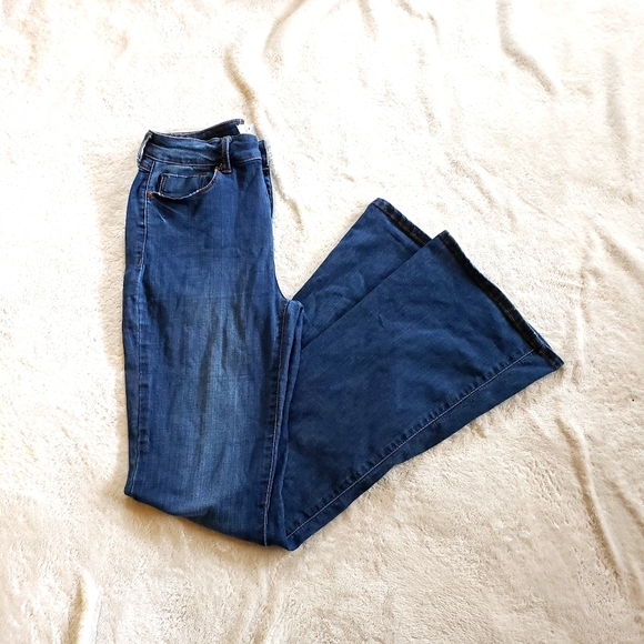 Ivy & Main | Jeans | Ivy Main Flare Leg Jeans Size 7 Long | Poshmark